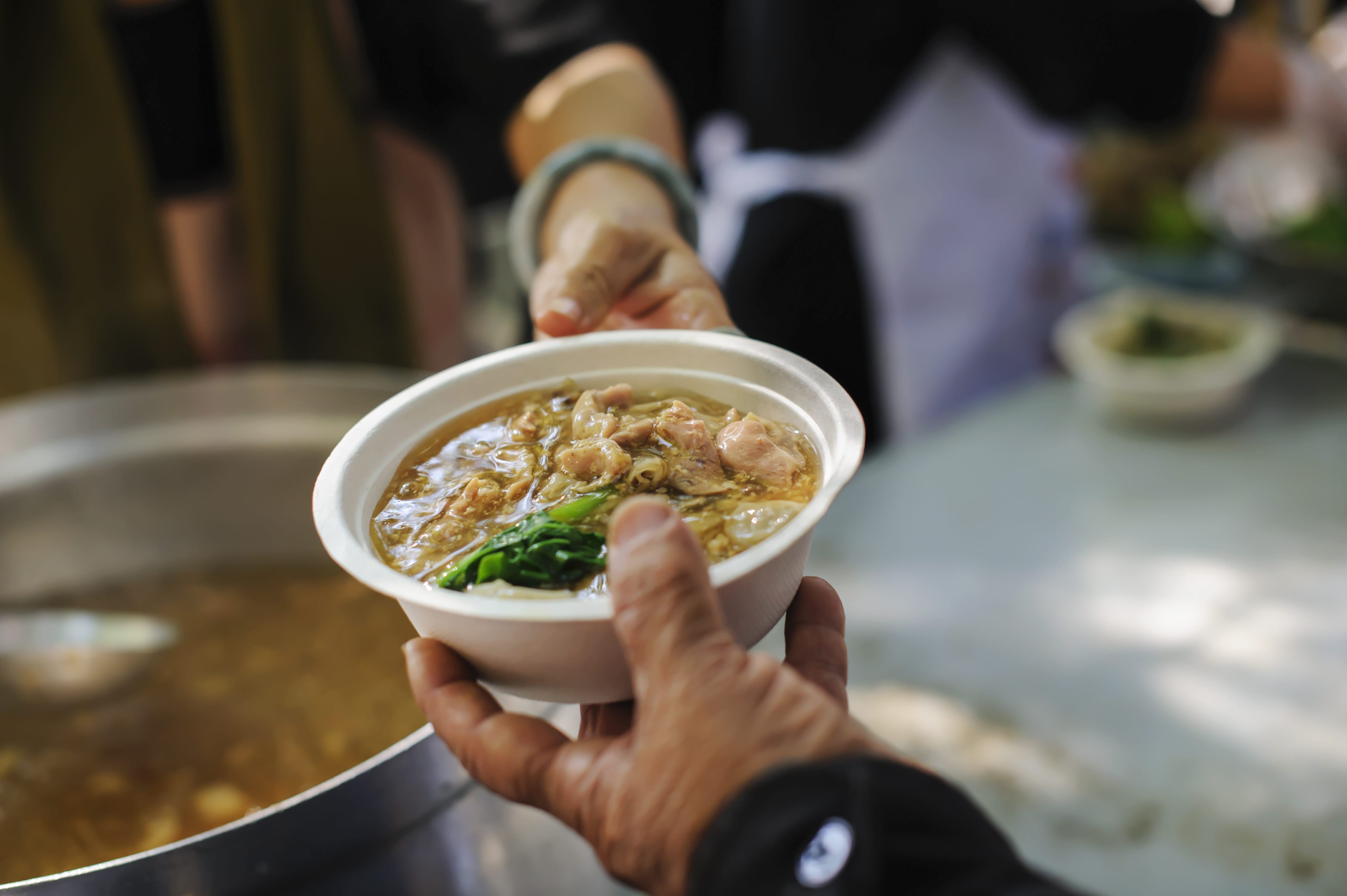Abgelaufenes Essen für die Tafel spenden: Das müssen Sie beachten