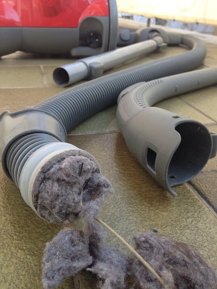 Staubsauger stinkt: Ursachen und wie Sie den Gestank beseitigen