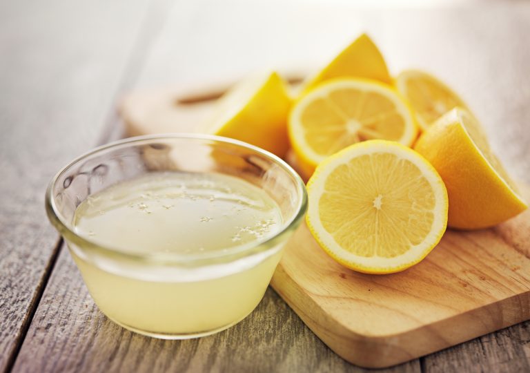 Lieber nicht Tee mit Milch und Zitrone trinken? Das steckt dahinter Lieber nicht Tee mit Milch und Zitrone trinken? Das steckt dahinter